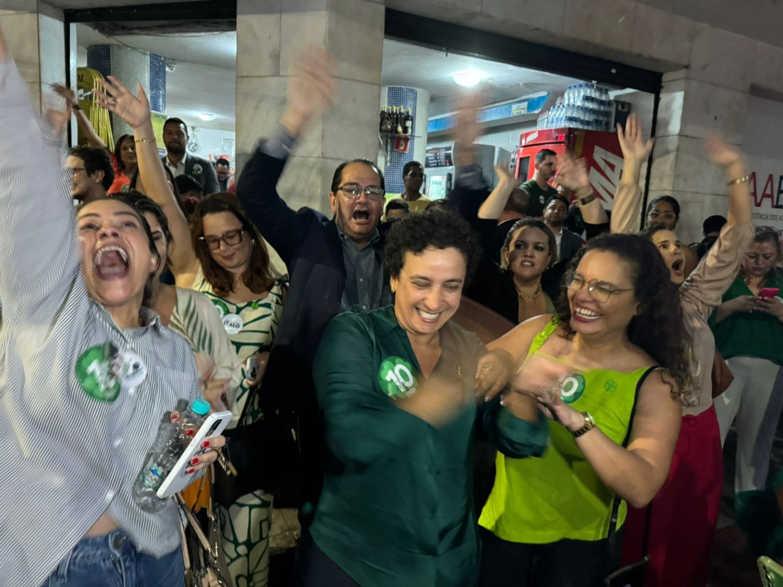Érica Neves é a primeira mulher a assumir a Presidência da OAB no ...